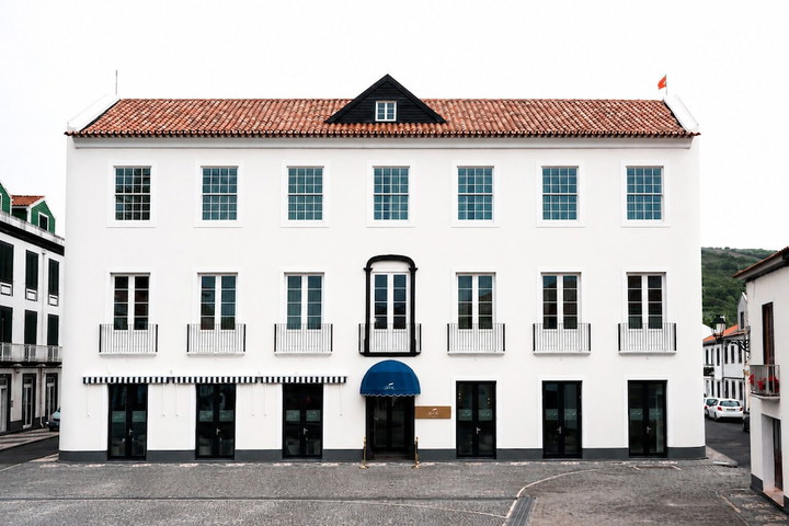 The Book Hotel - Horta