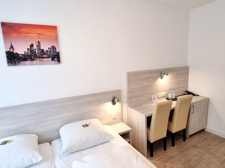 Adler Hotel Frankfurt - Frankfurt