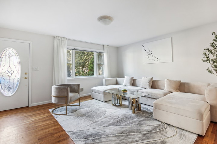 Luxury Ny Home With Free Parking - Bedford, NY