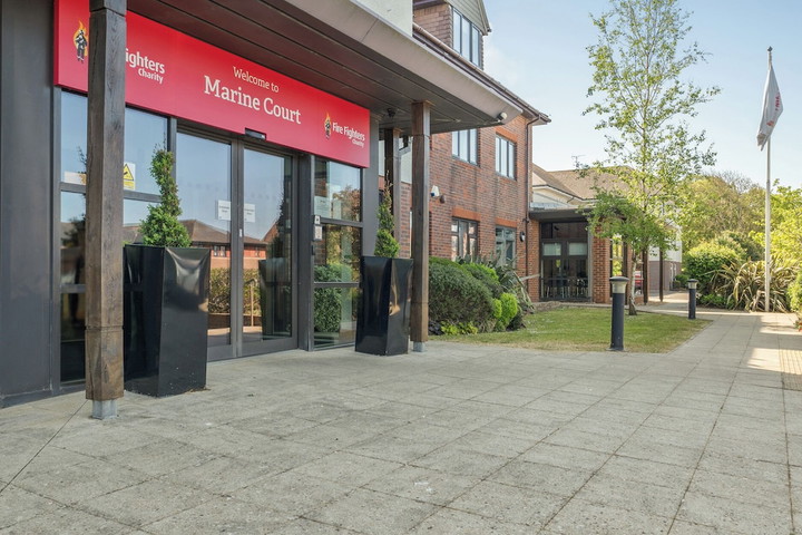Marine Court Ground Floor Double With Shower Room - Littlehampton