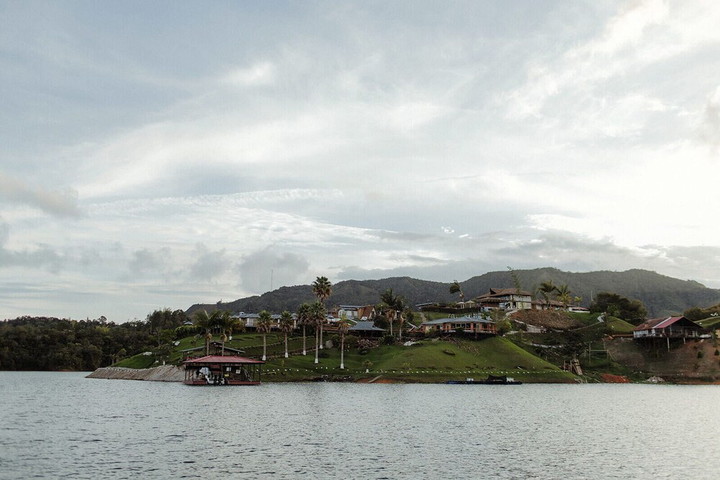 Kuma Secret Island - Experience Hotel - Guatape