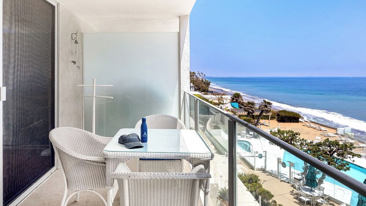 Oceanfront Gem W/ Balcony, Pool, Hot Tub & Carbon Beach Access Bluewater Haven By Avantstay - Los Angeles