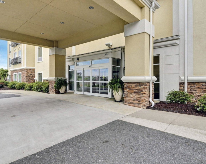 Comfort Suites Near Hot Springs Park - Hot Springs, AR