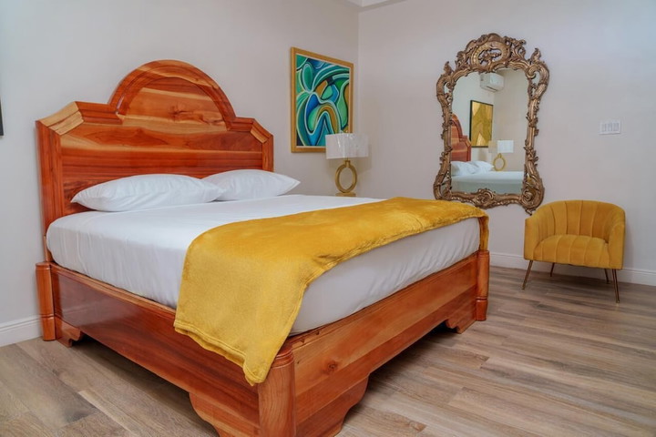 Royale Jazz Hotel - Kingston