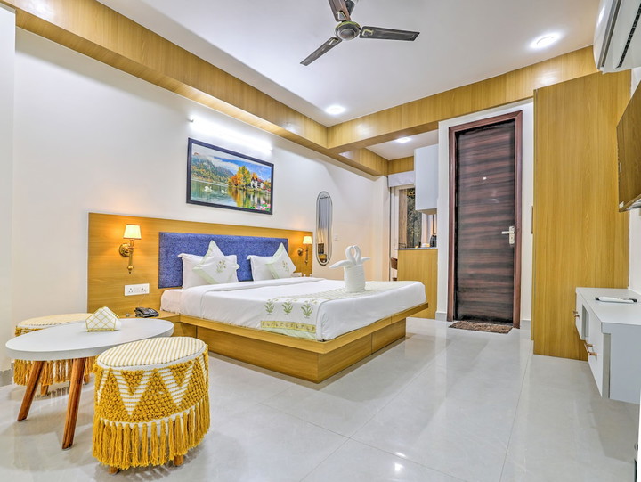 Skyluxuria Hotel & Service Apartments - Gurugram