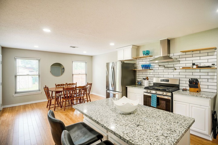 Spacious Yard: Pet-friendly Home In San Antonio! - San Antonio, TX