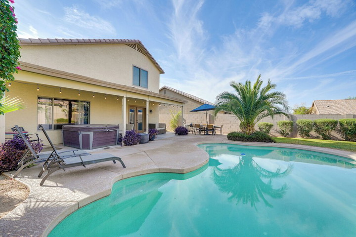 Spacious Phoenix-area Escape W/ Pool & Hot Tub - Glendale, AZ