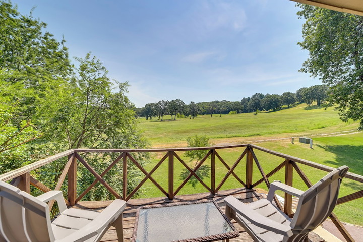 Spacious Arkansas Abode W/ Balcony & Fire Pit! - Fort Smith, AR