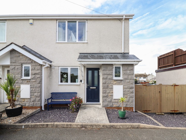 Tritons Retreat - Moelfre