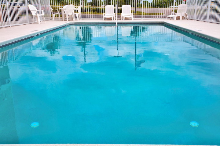 Holiday Inn Express Hotel & Suites Brooksville West By Ihg - Weeki Wachee, FL