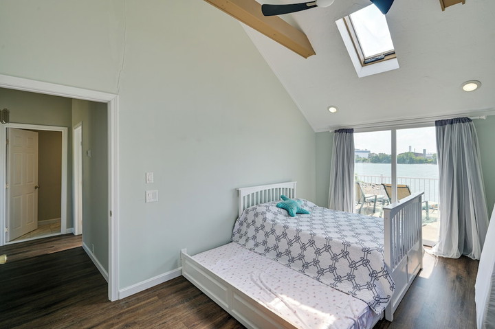 Weymouth Waterfront Getaway W/ Swim Spa & Hot Tub - Boston, MA