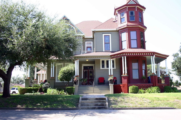 Angels Nest Bed And Breakfast - Weatherford, TX