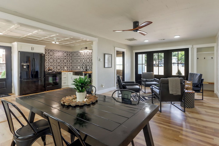 Walk To Uafs & Dining! Entire Home W/ Deck - Fort Smith, AR