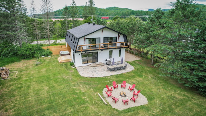Station Farmhouse Tremblant - 