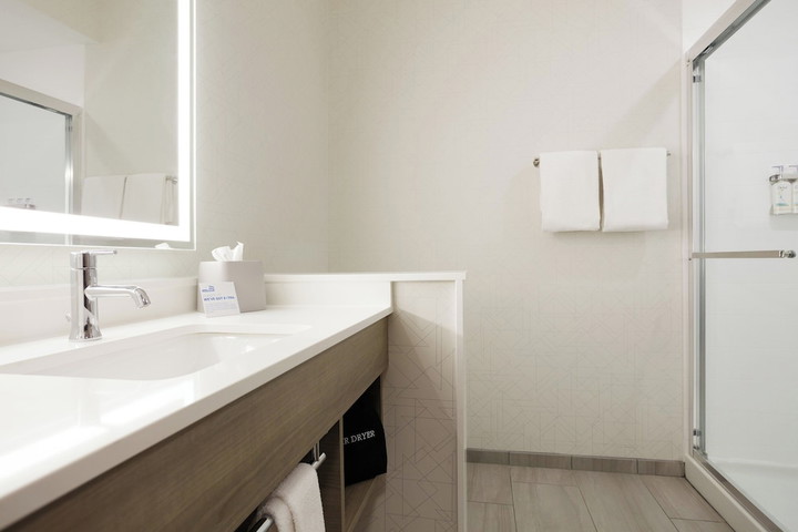 Holiday Inn Express & Suites Memphis East By Ihg - Germantown, TN