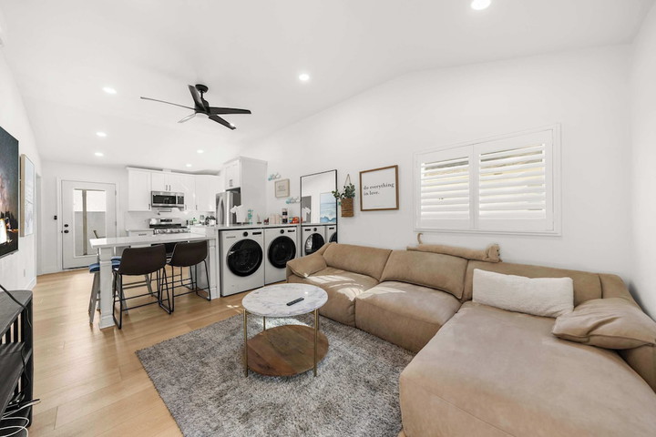 @ Marbella Lane - Cityside Haven W/ Touch Of Charm - Los Angeles