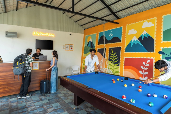 The Social Stays Bir - Bir