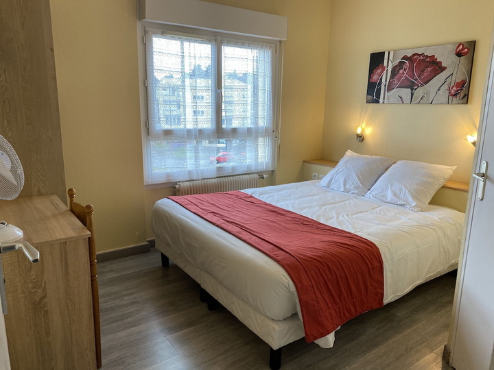 Hotel De Bretagne - Fougeres - Fougères