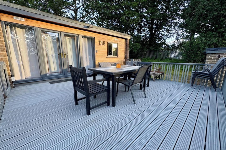 Pet Friendly 2-bed Lodge, Sleeps 5, Pool & Parking - Anglesey