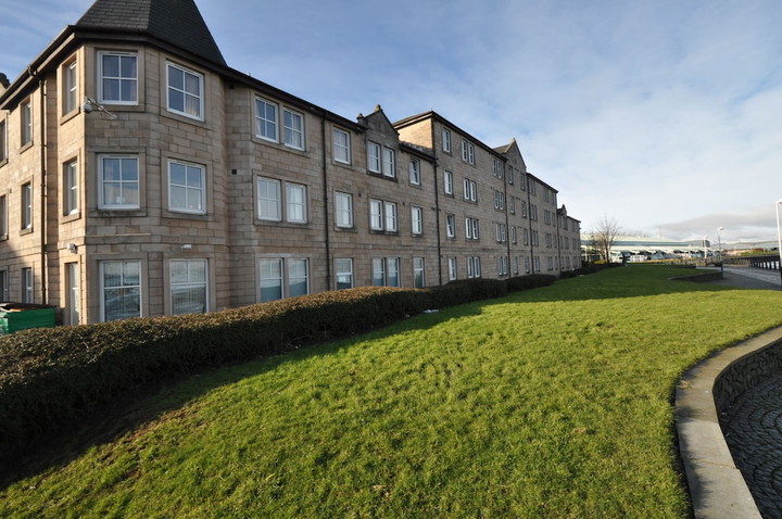 Waterfront Guest Accommodation - Loch Lomond