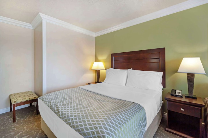 Best Western Plus Mirage Hotel & Resort - High Level