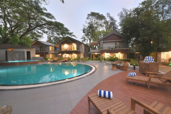 Arova Woods Zinc Journey By The Fern - Lonavla