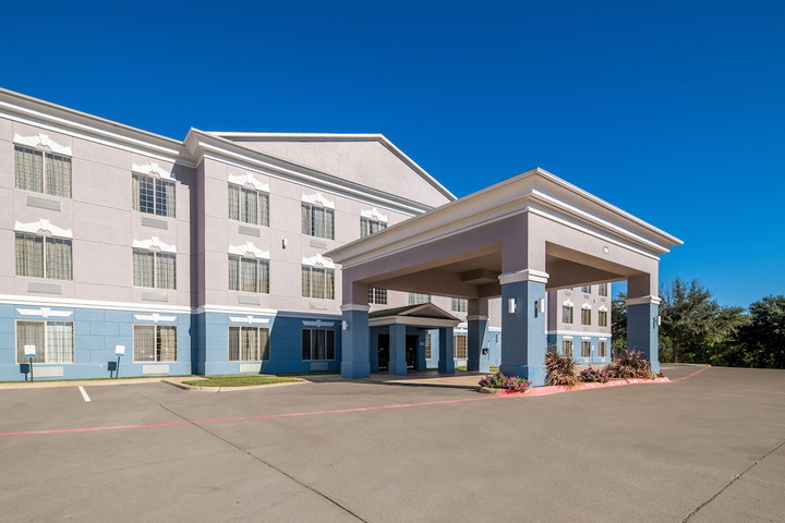 Roanoke Suites - Flower Mound, TX