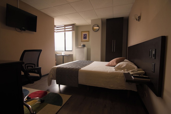 Hotel Italia Cuenca - Tranvía Centro Y Aeropuerto - Cuenca