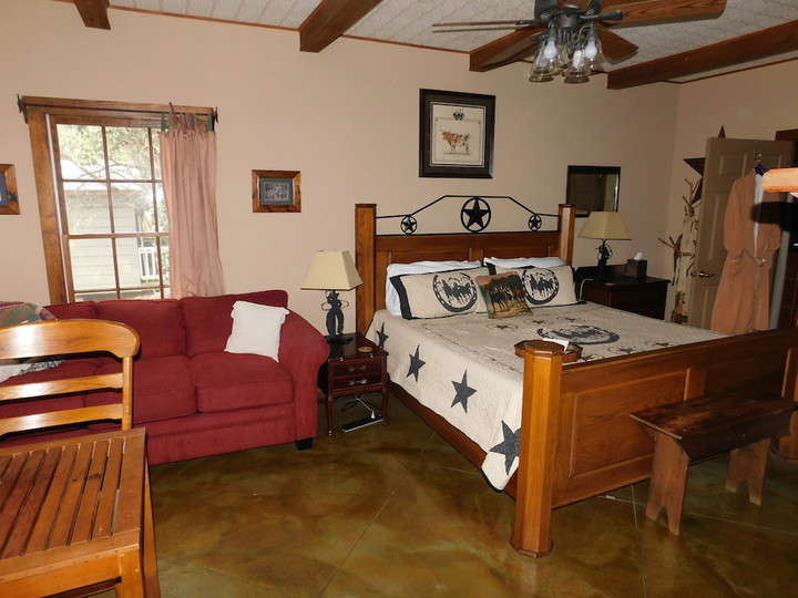 Equinox Inn At Canyon Lake - Canyon Lake, TX