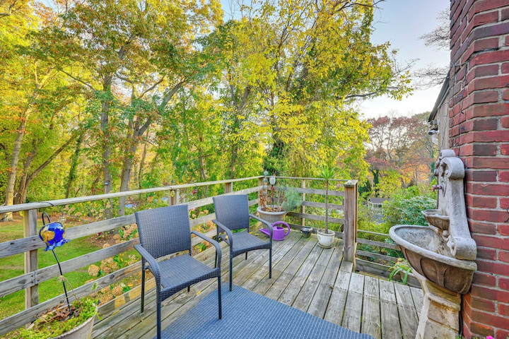 Cozy Dix Hills Apt W/ Deck ~ 7 Mi To Beach! - Huntington, NY