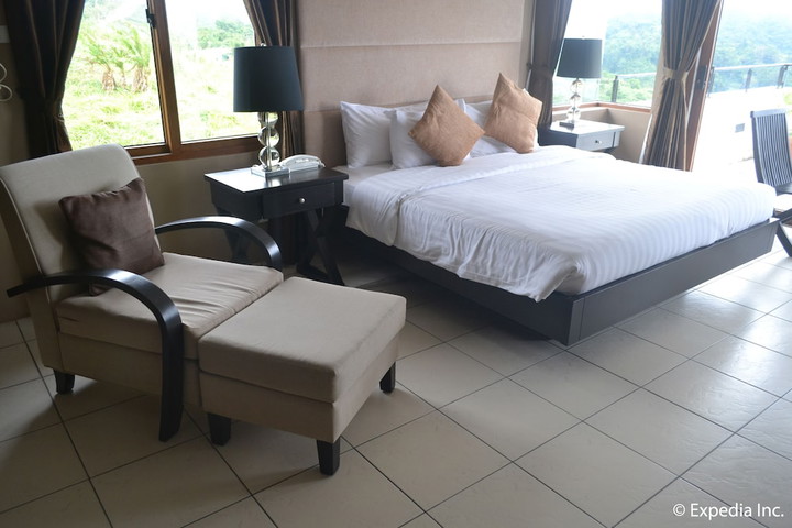 8 Suites By Fat Jimmy's - Silang