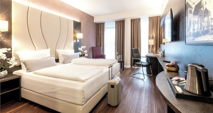 Plaza Premium Berlin Kurfürstendamm - Berlin