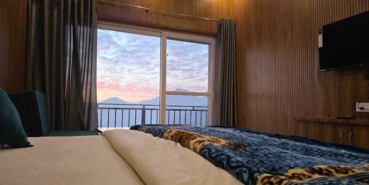 Milan Home Stay - Kanatal