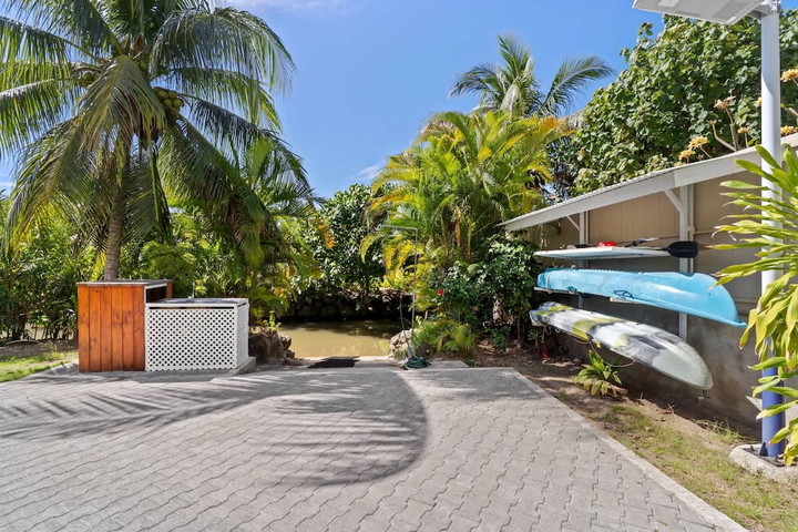 2br Moorea Retreat With Private Canal Bbq - French Polynesia