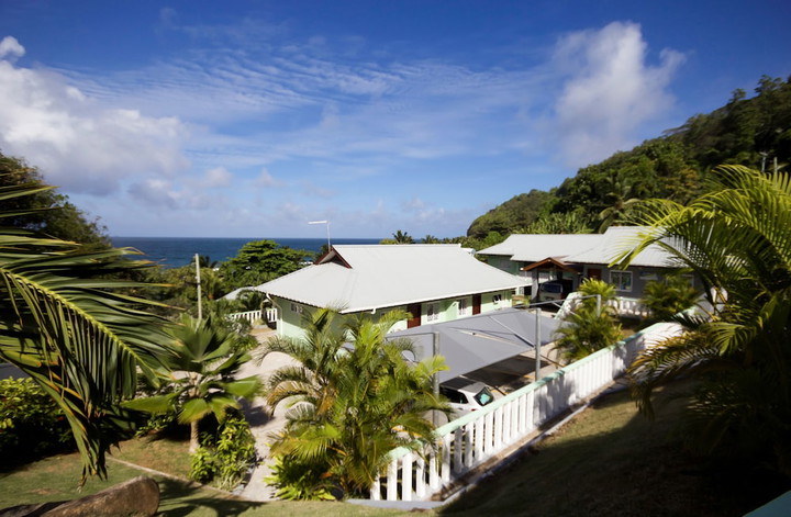 Surfers Self-catering Chalets - Seychelles