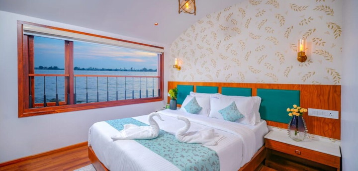 Elegant Boathouse - Alappuzha
