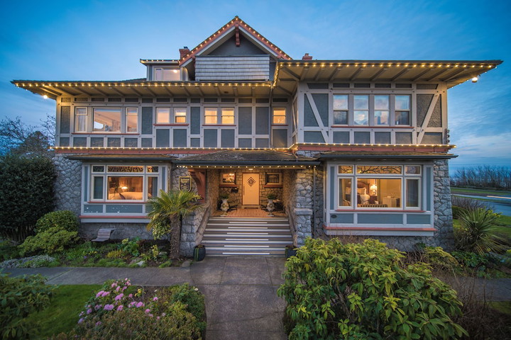 Dashwood Manor Seaside Bed & Breakfast - Victoria
