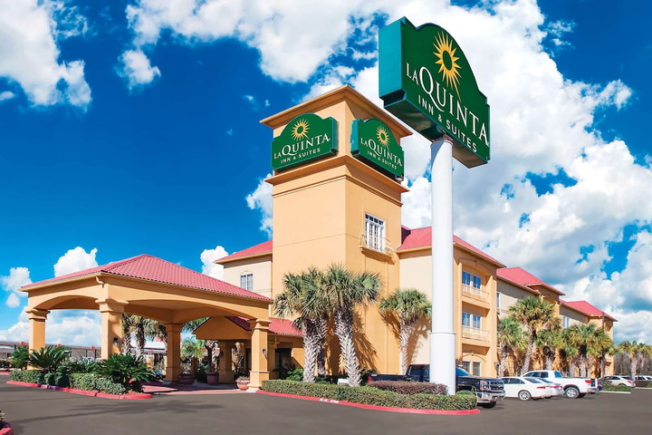 La Quinta Inn & Suites By Wyndham Beaumont West - Beaumont, TX