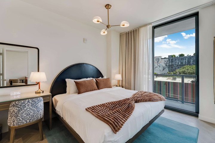 Wynwood Pad Stylish Apt With View & Rooftop Pool - Miami, FL