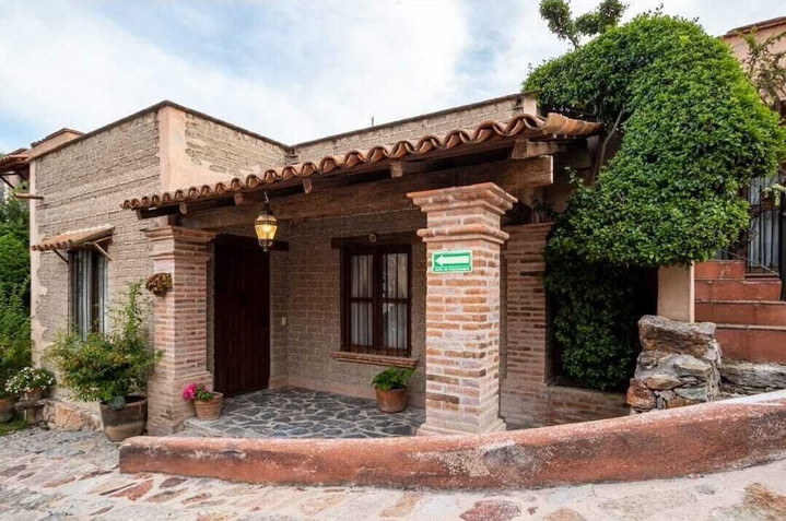Hotel Centenario Los Arroyitos - Bernal
