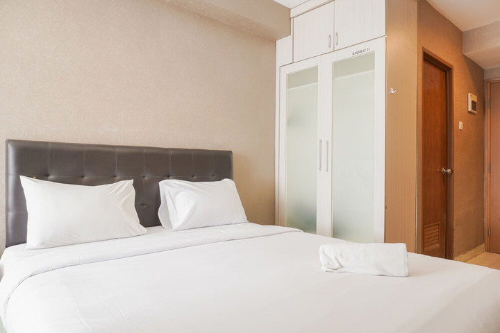 Warm And Cozy Studio At Cinere Bellevue Suites Apartment - Jakarta
