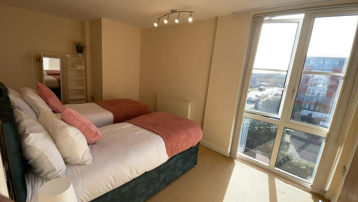 Free Parking Near City Centre & Stadium Sleeps 6-8 - Leicester