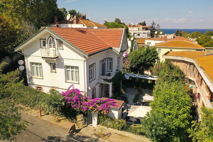 Serguzest Otel - Adalar
