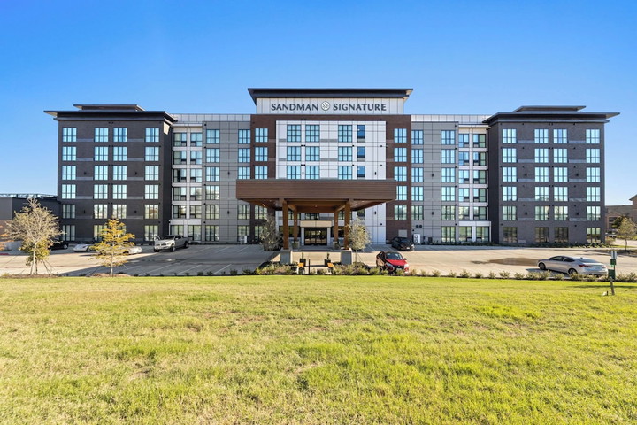 Sandman Signature Dallas Las Colinas Hotel & Suites - Dallas, TX