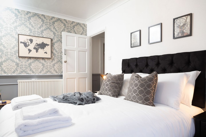 6 Bedroom City Centre Townhouse - Canterbury