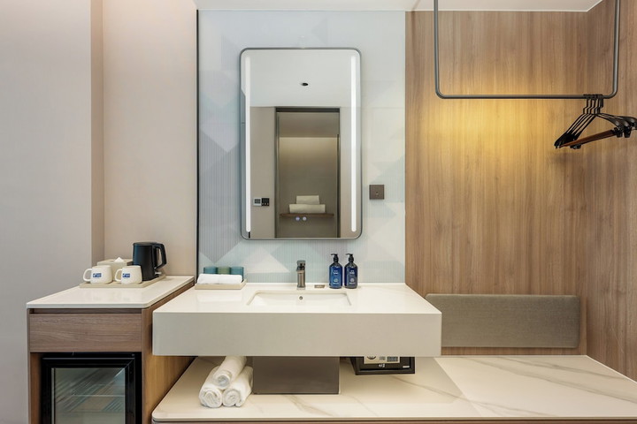 Holiday Inn Express Shanghai Changyang Road By Ihg - Shanghai