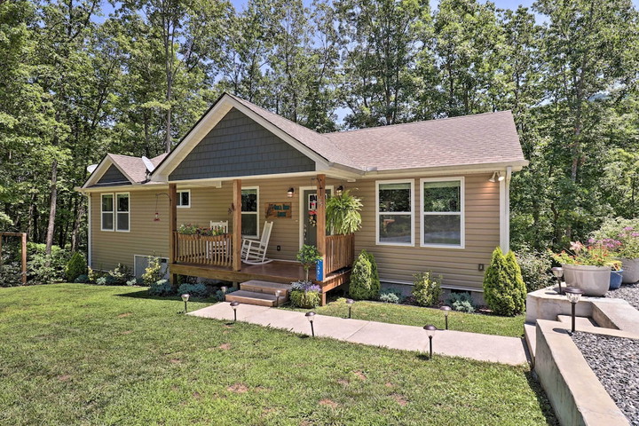 Smoky Mountains Leicester Home W/ Deck! - Asheville