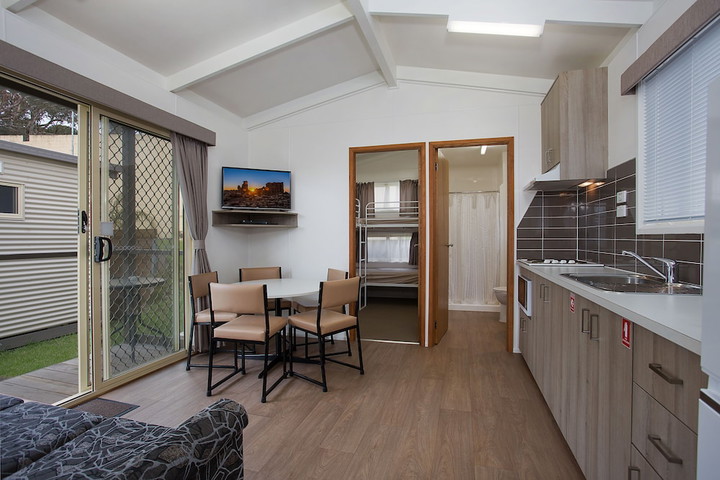 Warrnambool Motel And Holiday Park - Victoria, Australia