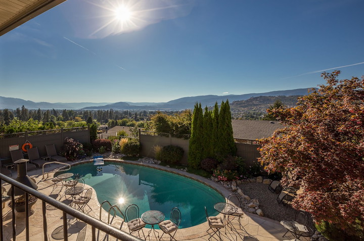 A Vista Villa Couples Retreat - British Columbia