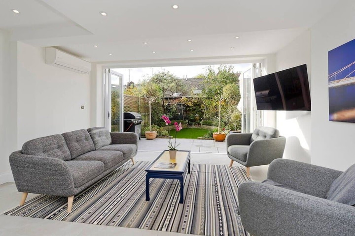 Spacious 4 Bed House, Battersea - Londra